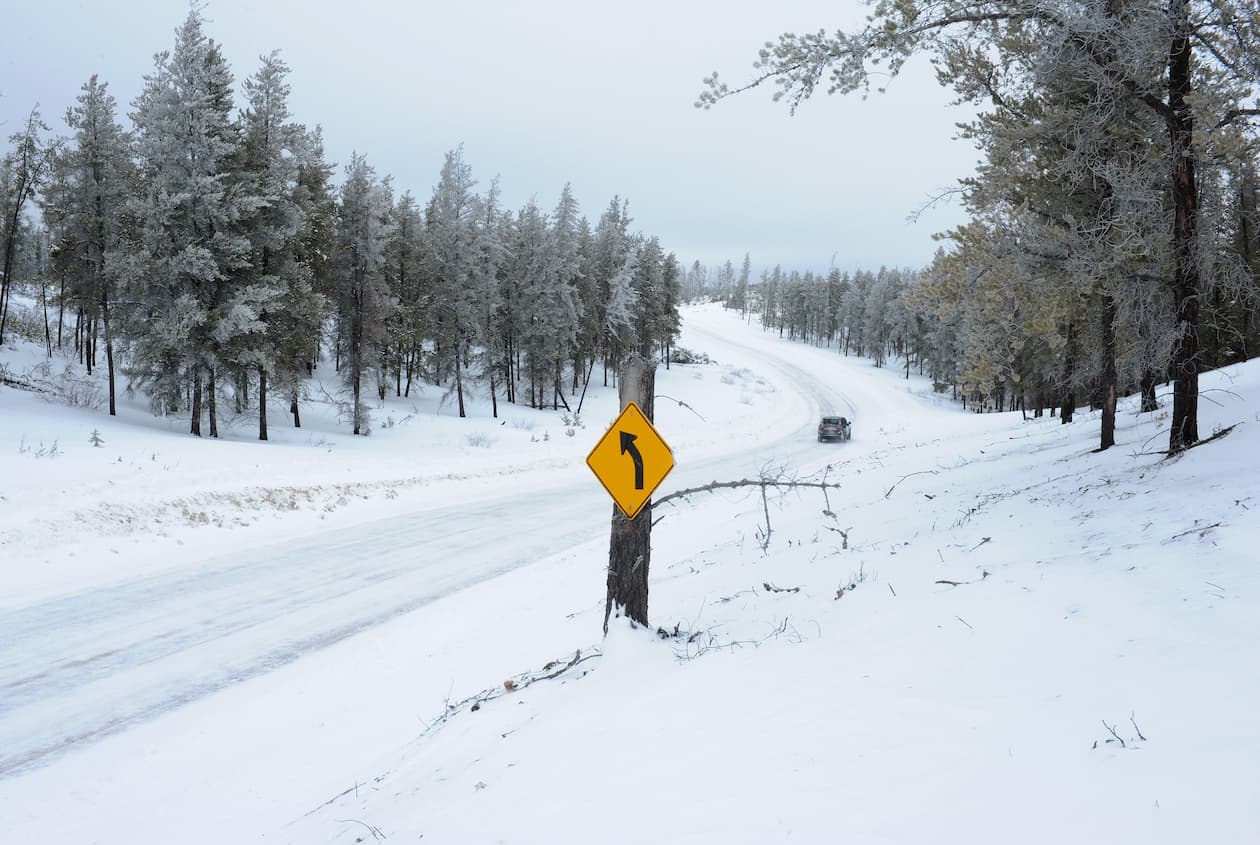 Expedition Ice Road Alberta | SnowSeekers